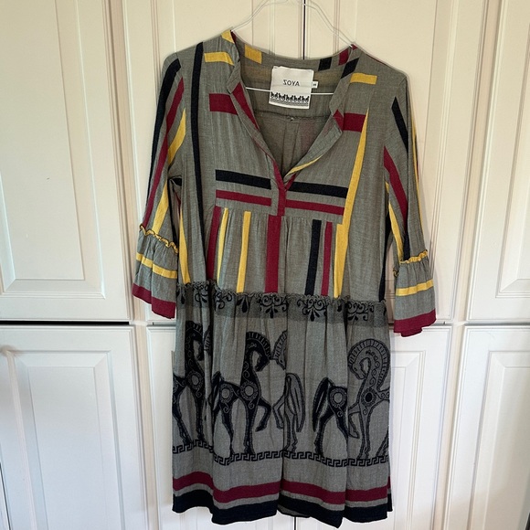 Zoya | Dresses | Zoya Gray Dress With Horse Pattern Perfect For Usc ...